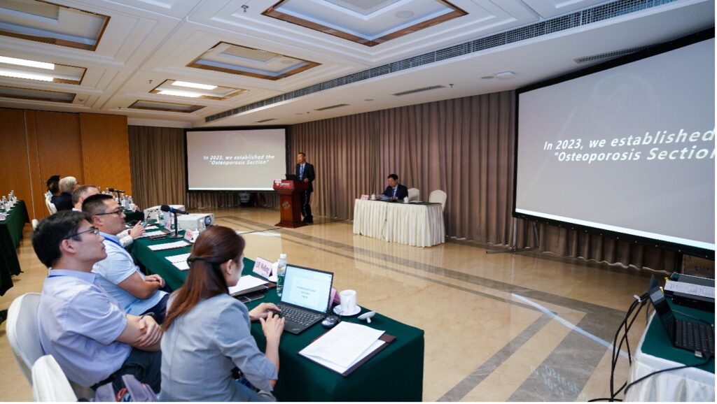 East-meets-West. By Salvatore Minisola - Ectsoc